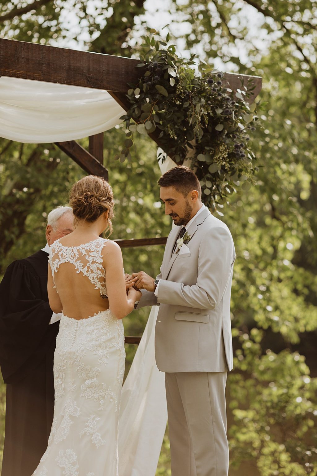 Cedar Creek Wedding // heather & fred - abbyrose-photo.com