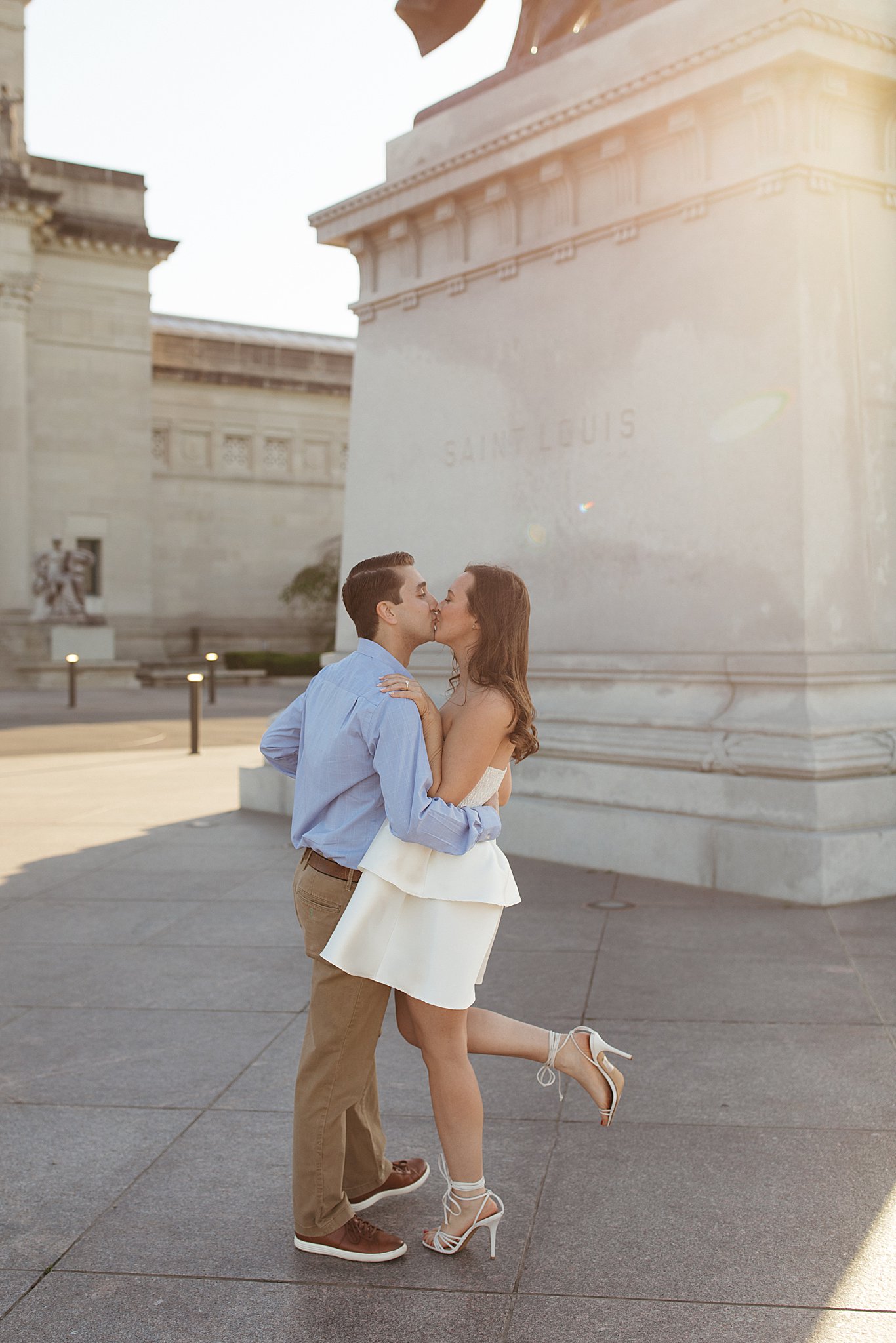 Art Museum Engagement Session // Isabelle & Andrew - abbyrose-photo.com