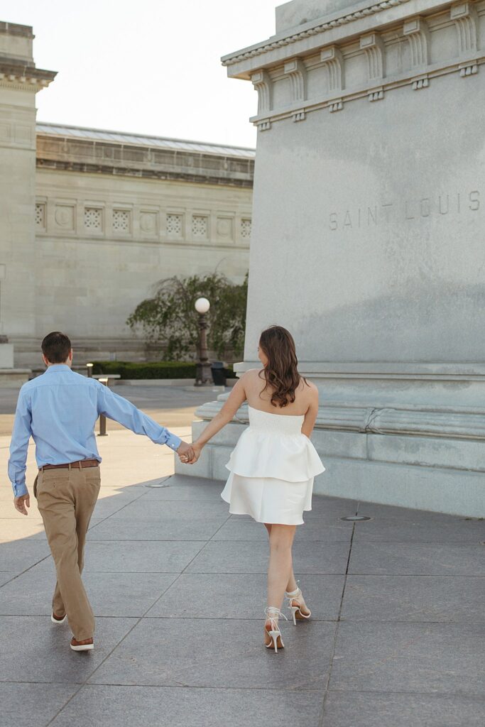 Art Museum Engagement Session // Isabelle & Andrew - abbyrose-photo.com