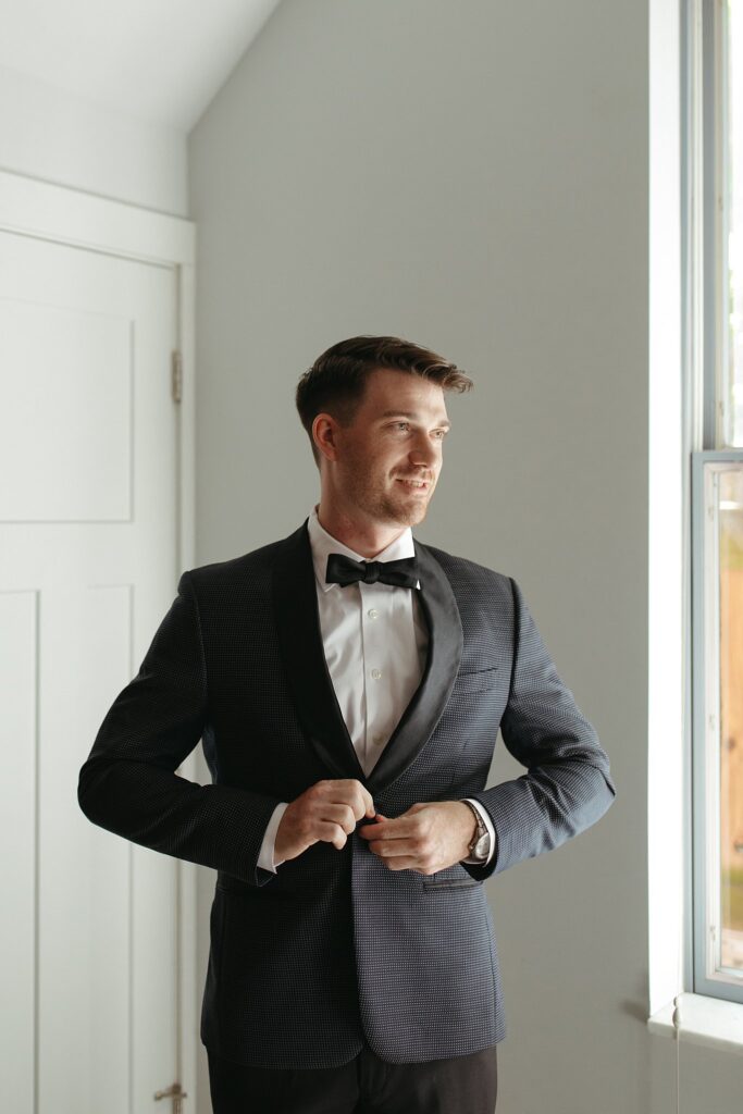 Wild Carrot Wedding // Carly & Matt - abbyrose-photo.com